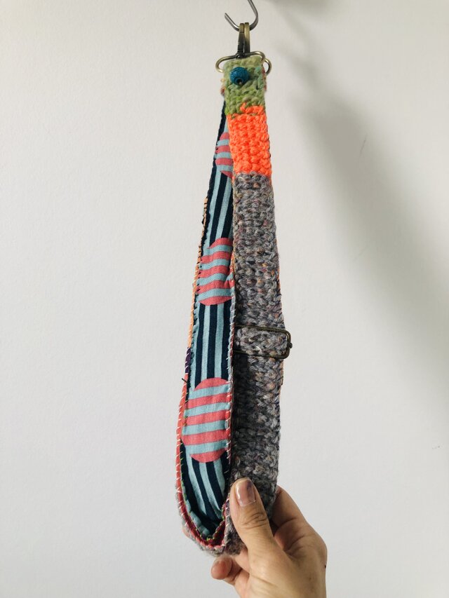 strap 手編みのストラップ ウール 布製 毛糸 肩掛けストラップ スローファッション ハンドメイド 1994 | iichi 日々の暮らしを心地よくするハンドメイドやアンティークの ...