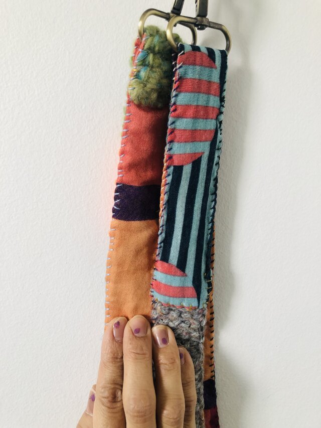 strap 手編みのストラップ ウール 布製 毛糸 肩掛けストラップ スローファッション ハンドメイド 1994 | iichi 日々の暮らしを心地よくするハンドメイドやアンティークの ...