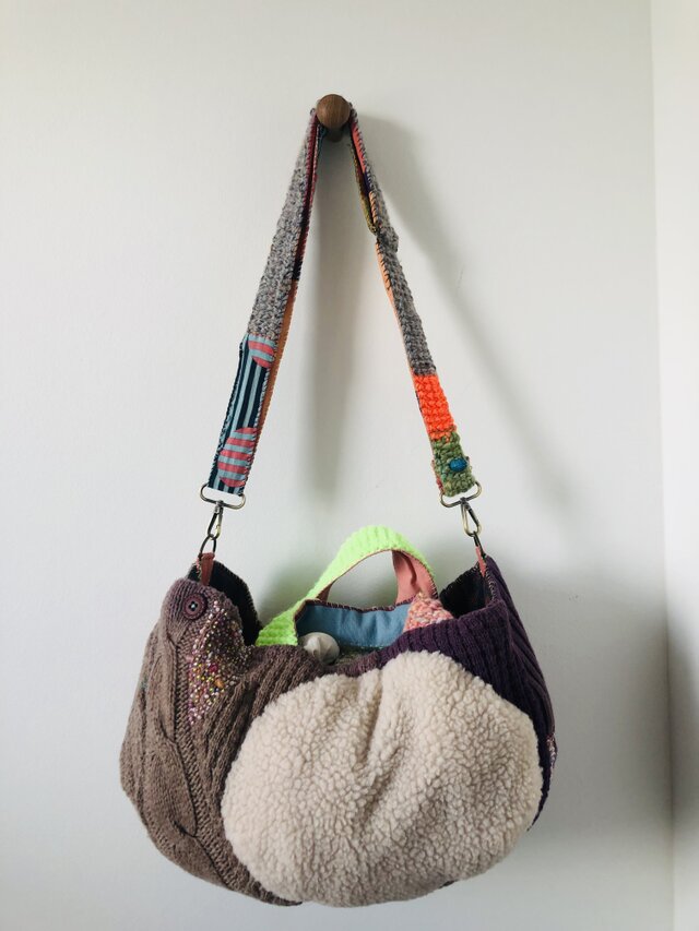 strap 手編みのストラップ ウール 布製 毛糸 肩掛けストラップ スローファッション ハンドメイド 1994 | iichi 日々の暮らしを心地よくするハンドメイドやアンティークの ...