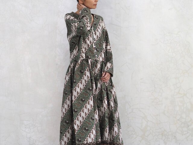 バティック柄長袖ワンピース | iichi 日々の暮らしを心地よくするハンドメイドやアンティークのマーケットプレイス