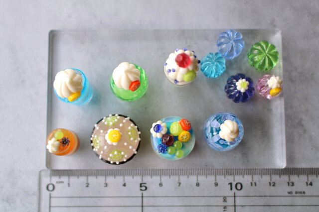 全作品15％オフSALE（6/23・21時まで）ガラスのミニチュアスイーツ 紫陽花ゼリー＆初夏のスイーツ 小さなガラスの置き飾り | iichi 日々の暮らしを心地よくするハンドメイドや ...