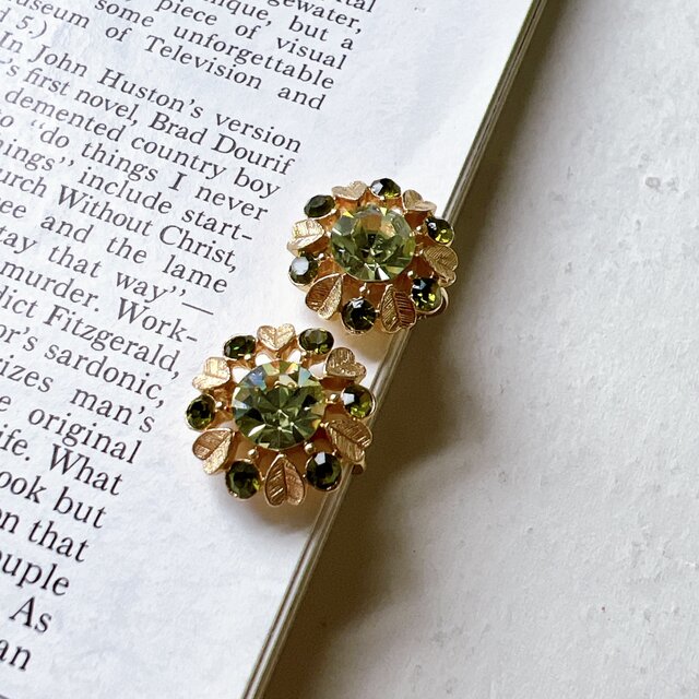 YA103-【 AVON 】エイボン・ヴィンテージイヤリング 1970s Deadstock Green Rhinestone | iichi 日々の暮らしを心地よくするハンドメイドや ...