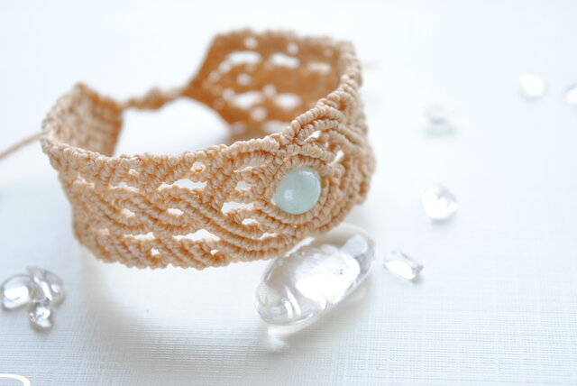 マクラメブレスレット*ヒスイ8㎜ | iichi 日々の暮らしを心地よくするハンドメイドやアンティークのマーケットプレイス