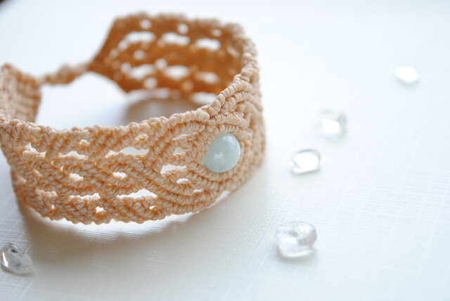 マクラメブレスレット*ヒスイ8㎜ | iichi 日々の暮らしを心地よくするハンドメイドやアンティークのマーケットプレイス