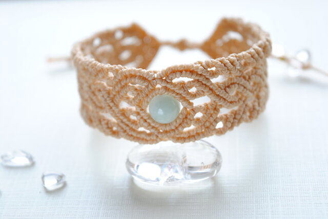 マクラメブレスレット*ヒスイ8㎜ | iichi 日々の暮らしを心地よくするハンドメイドやアンティークのマーケットプレイス