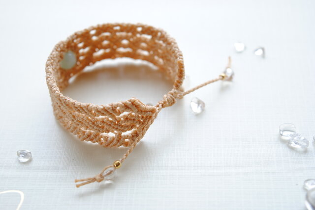 マクラメブレスレット*ヒスイ8㎜ | iichi 日々の暮らしを心地よくするハンドメイドやアンティークのマーケットプレイス