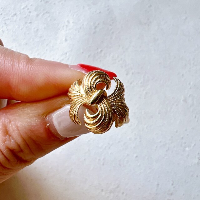 RA62-【 AVON 】エイボン・ヴィンテージリング 1970s Gold Tone Bow Adjustable Ring | iichi 日々の暮らしを心地よくするハンドメイドや ...