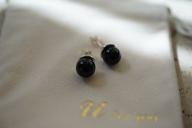 【colors】 silver925 天然石の1粒ピアス 1 | iichi 日々の暮らしを心地よくするハンドメイドやアンティークのマーケットプレイス