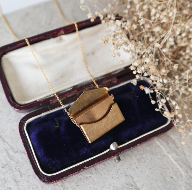 【14kgf】ヴィンテージ製！レターケースのゴールドネックレス | iichi 日々の暮らしを心地よくするハンドメイドやアンティークのマーケットプレイス