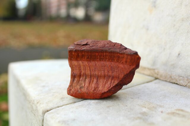 レッドタイガーズアイ 原石 | iichi 日々の暮らしを心地よくするハンドメイドやアンティークのマーケットプレイス