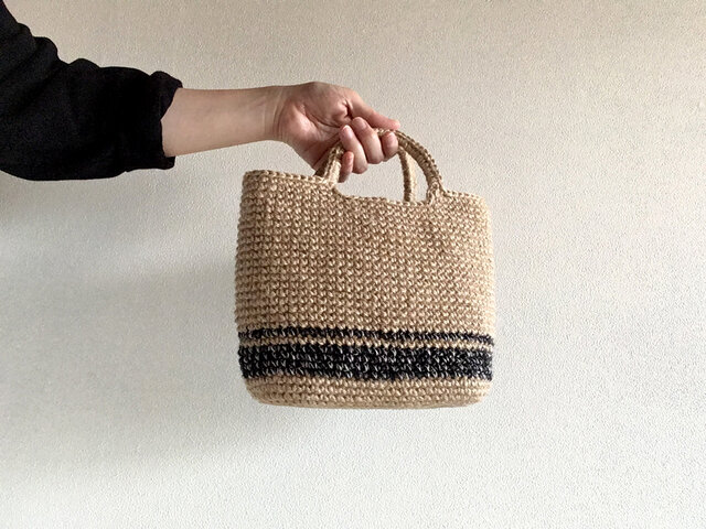 麻ひもバッグ mini Black Line | iichi 日々の暮らしを心地よくするハンドメイドやアンティークのマーケットプレイス
