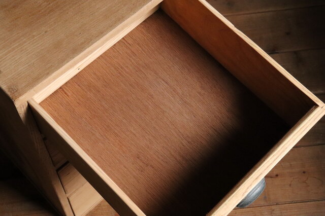 №189 かわいい木製小引出し4杯/収納棚/チェスト/アンティーク家具/古道具/インテリア | iichi 日々の暮らしを心地よくするハンドメイドやアンティークのマーケットプレイス