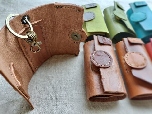 コロンとしたキーケース ピスタチオグリーン オイルワックスレザー | iichi 日々の暮らしを心地よくするハンドメイドやアンティークのマーケットプレイス