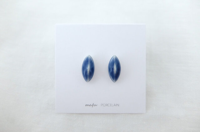 ピアス bourgeon blue | iichi 日々の暮らしを心地よくするハンドメイドやアンティークのマーケットプレイス