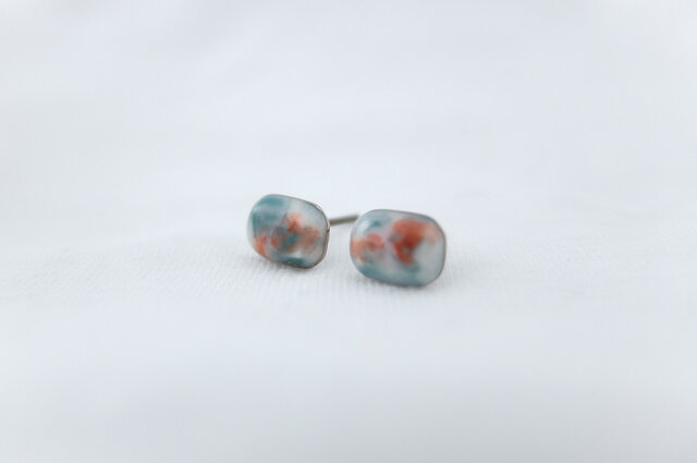 ピアス rectangle mini bleu/orange | iichi 日々の暮らしを心地よくするハンドメイドやアンティークのマーケットプレイス