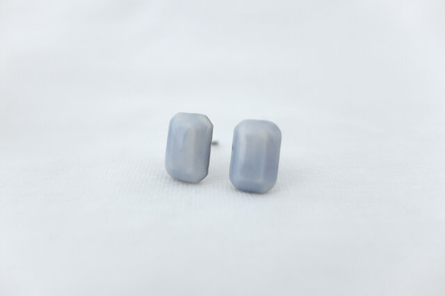 ピアス rectangle ice | iichi 日々の暮らしを心地よくするハンドメイドやアンティークのマーケットプレイス