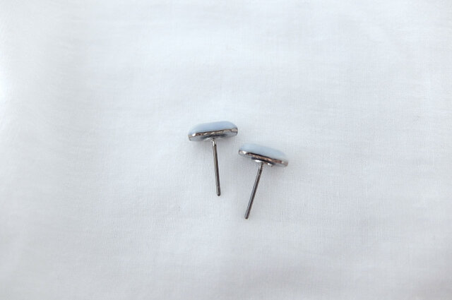 ピアス rectangle ice | iichi 日々の暮らしを心地よくするハンドメイドやアンティークのマーケットプレイス