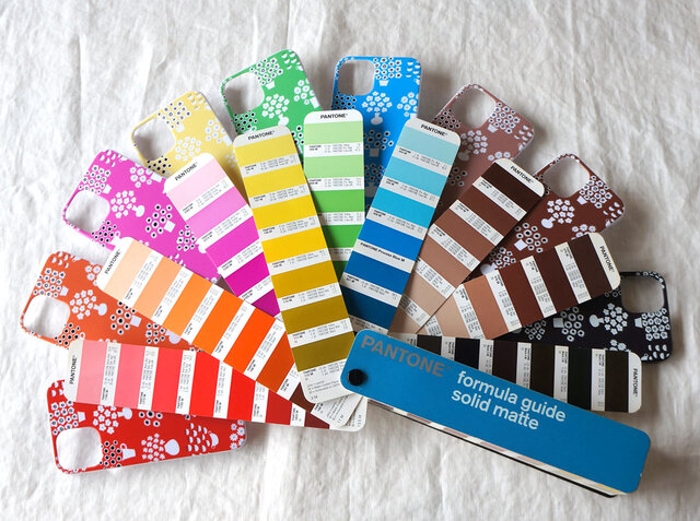 flower base（ orange ）」＜ホワイトケース＞【 表面のみ印刷 】 | iichi 日々の暮らしを心地よくするハンドメイドやアンティークのマーケットプレイス