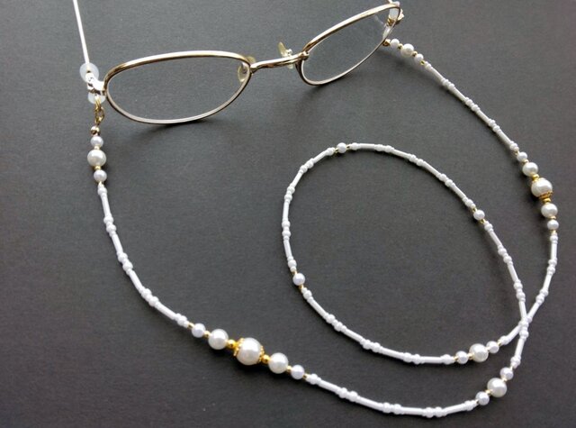 メガネストラップ・パールビーズG 02 | iichi 日々の暮らしを心地よくするハンドメイドやアンティークのマーケットプレイス