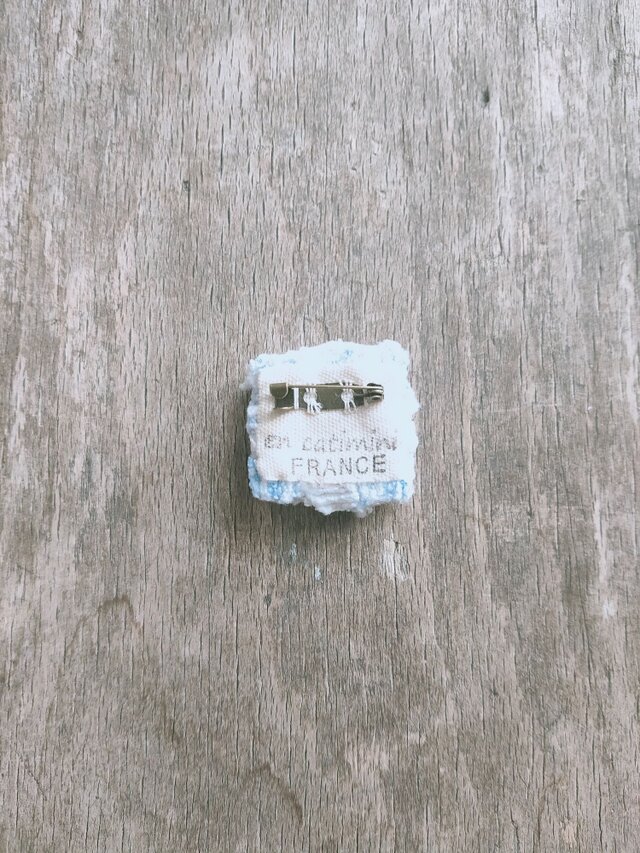 布プリーツブローチ plif carr tdjbb | iichi 日々の暮らしを心地よくするハンドメイドやアンティークのマーケットプレイス