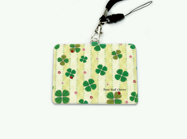 IDケース/IDカードホルダー/パスケース【アップリケ調クローバー】（名入れ可） | iichi 日々の暮らしを心地よくするハンドメイドやアンティークのマーケットプレイス