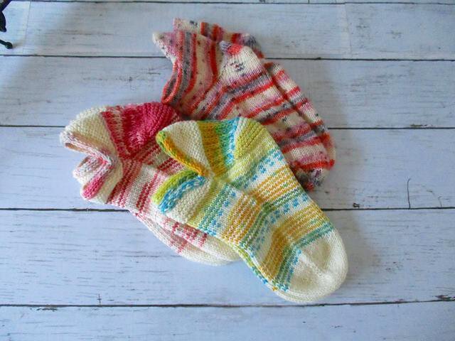 冷え取りソックス Opal Cotton KFS 216 ルビー＆KFS 207 コットンホワイト 他点 | iichi 日々の暮らしを心地よくするハンドメイドやアンティークのマーケットプレイス