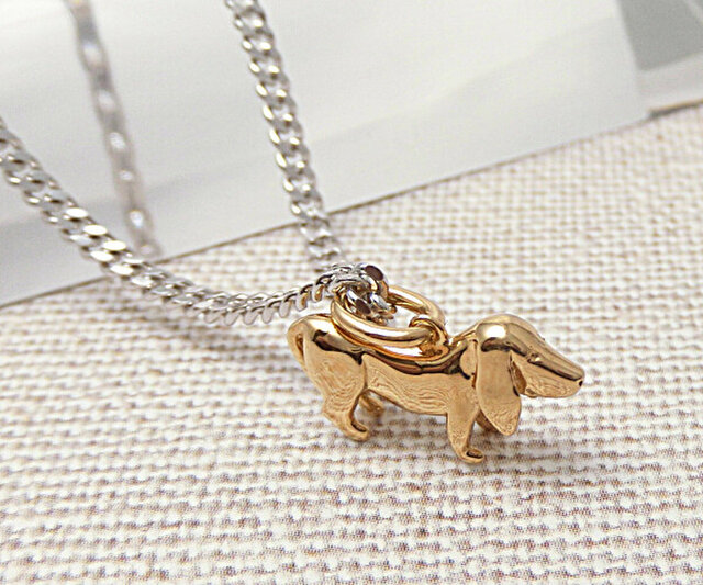 ミニ・ダックスフンド・ペンダント／シルバー製・金仕上げ *BSチェーン付 | iichi 日々の暮らしを心地よくするハンドメイドやアンティークのマーケットプレイス