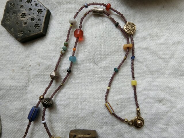 ＊期間限定＊RIN＋NEネックレス。@アフリカの真鍮ビーズ＋ベネチアやボヘミアの古いビーズ＋アジアのシルバーやメタルのビーズなど | iichi 日々の暮らしを心地よくするハンドメイドや ...