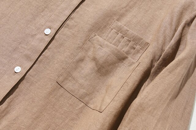 洗練されたバンドカラーに仕上げたリネンワンピース ロングワンピース 柴色 240411-2 | iichi 日々の暮らしを心地よくするハンドメイドやアンティークのマーケットプレイス