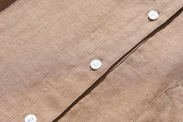 洗練されたバンドカラーに仕上げたリネンワンピース ロングワンピース 柴色 240411-2 | iichi 日々の暮らしを心地よくするハンドメイドやアンティークのマーケットプレイス