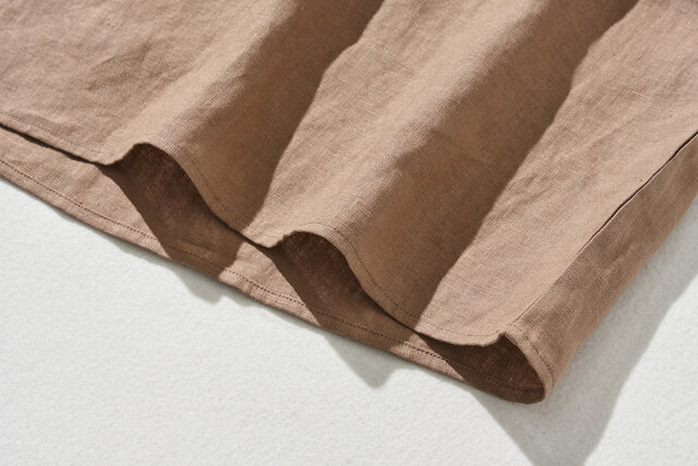 洗練されたバンドカラーに仕上げたリネンワンピース ロングワンピース 柴色 240411-2 | iichi 日々の暮らしを心地よくするハンドメイドやアンティークのマーケットプレイス