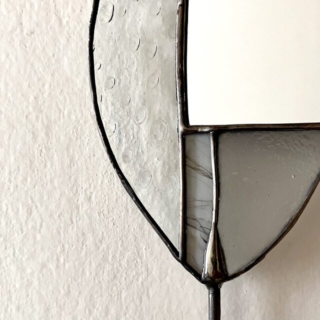 小さな葉っぱのステンドグラス壁掛け鏡 18 | iichi 日々の暮らしを心地よくするハンドメイドやアンティークのマーケットプレイス