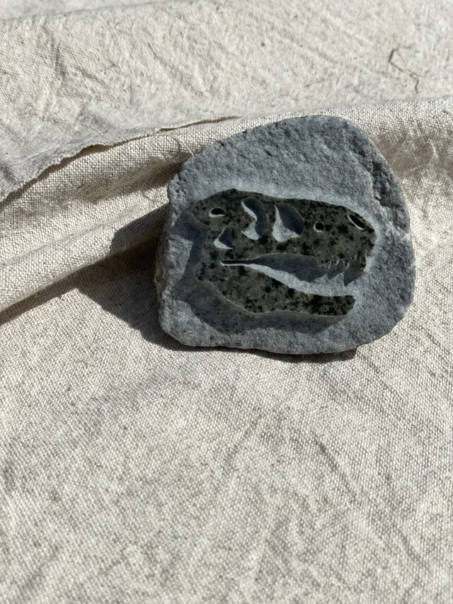 trex stone carving(断面) | iichi 日々の暮らしを心地よくするハンドメイドやアンティークのマーケットプレイス