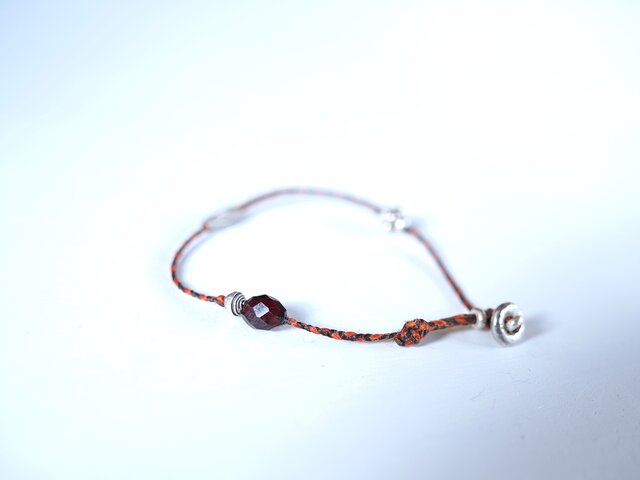 -Garnet・Silver- code bracelet | iichi 日々の暮らしを心地よくするハンドメイドやアンティークのマーケットプレイス