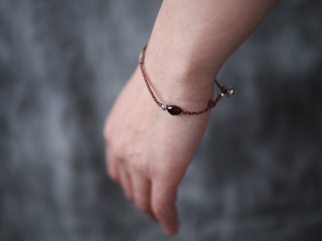 -Garnet・Silver- code bracelet | iichi 日々の暮らしを心地よくするハンドメイドやアンティークのマーケットプレイス