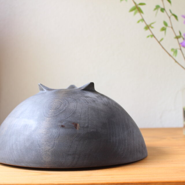 シラカバの足つきサラダボウル 黒〈ガラスコーティング〉【2233】 | iichi 日々の暮らしを心地よくするハンドメイドやアンティークのマーケットプレイス