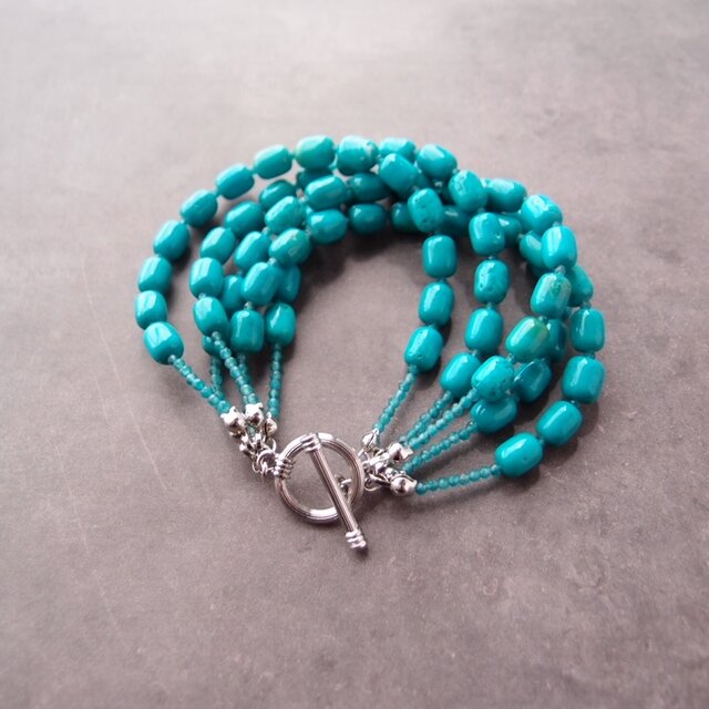 ブルージェード × マグネサイトターコイズ マンテルブレスレット／Magnesite Turquoise × Blue Jade | iichi 日々の暮らしを心地よくするハンドメイドや ...