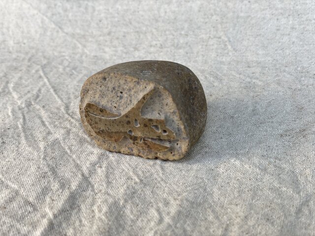 tricera stone carving(断面) | iichi 日々の暮らしを心地よくするハンドメイドやアンティークのマーケットプレイス