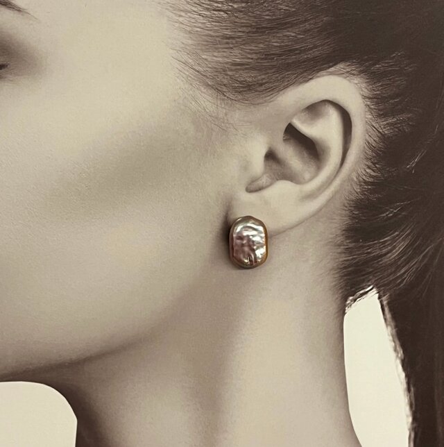 レクタングル ナチュラルピンク イヤリング | iichi 日々の暮らしを心地よくするハンドメイドやアンティークのマーケットプレイス