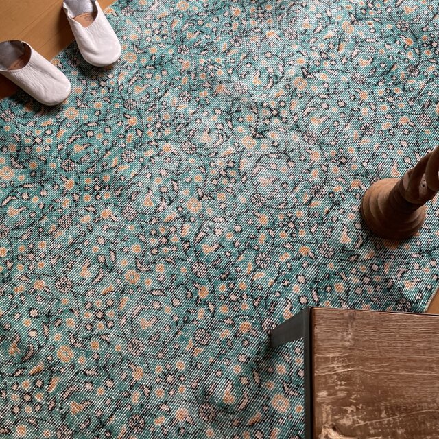 110×196 爽やかラムネグリーン 黄色 草花模様 トルコヴィンテージラグ | iichi 日々の暮らしを心地よくするハンドメイドやアンティークのマーケットプレイス