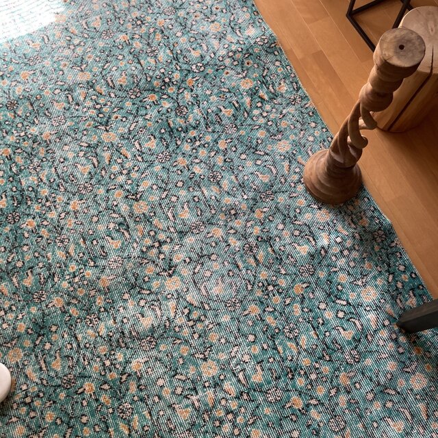 110×196 爽やかラムネグリーン 黄色 草花模様 トルコヴィンテージラグ | iichi 日々の暮らしを心地よくするハンドメイドやアンティークのマーケットプレイス