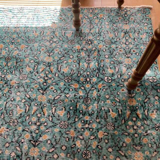 110×196 爽やかラムネグリーン 黄色 草花模様 トルコヴィンテージラグ | iichi 日々の暮らしを心地よくするハンドメイドやアンティークのマーケットプレイス