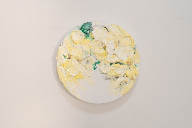 Flowers 花の円形キャンバス作品 | iichi 日々の暮らしを心地よくするハンドメイドやアンティークのマーケットプレイス