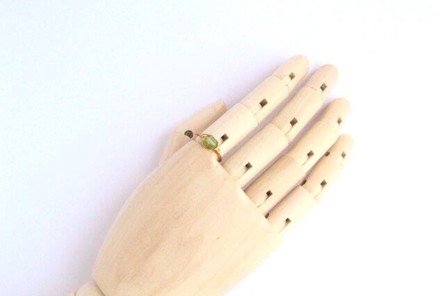 ペリドット タンブル Wire Ring | iichi 日々の暮らしを心地よくするハンドメイドやアンティークのマーケットプレイス