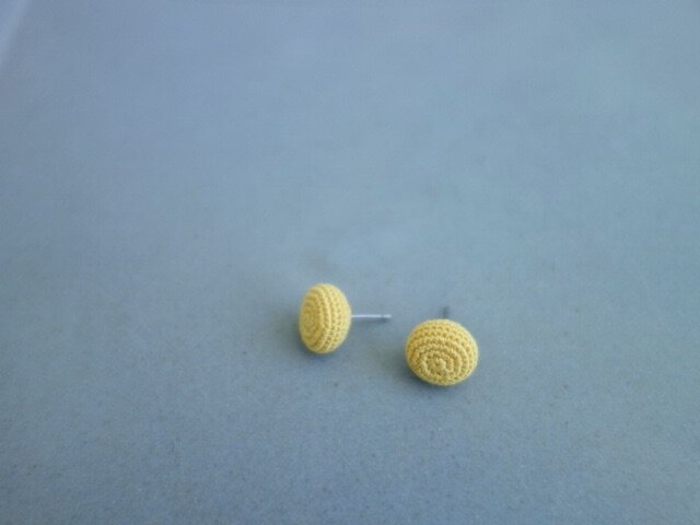 yellow button | iichi 日々の暮らしを心地よくするハンドメイドやアンティークのマーケットプレイス