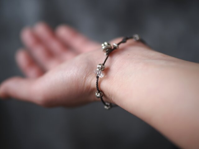 -Silver・Herkimer diamond- code bracelet | iichi 日々の暮らしを心地よくするハンドメイドやアンティークのマーケットプレイス
