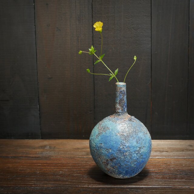 青色細首丸小壺 no.1 | iichi 日々の暮らしを心地よくするハンドメイドやアンティークのマーケットプレイス