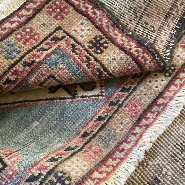 55×52 絶妙ブルー 小さめメダリオン トルコヴィンテージラグ | iichi 日々の暮らしを心地よくするハンドメイドやアンティークのマーケットプレイス