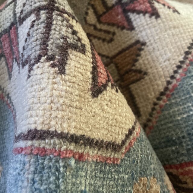 55×52 絶妙ブルー 小さめメダリオン トルコヴィンテージラグ | iichi 日々の暮らしを心地よくするハンドメイドやアンティークのマーケットプレイス