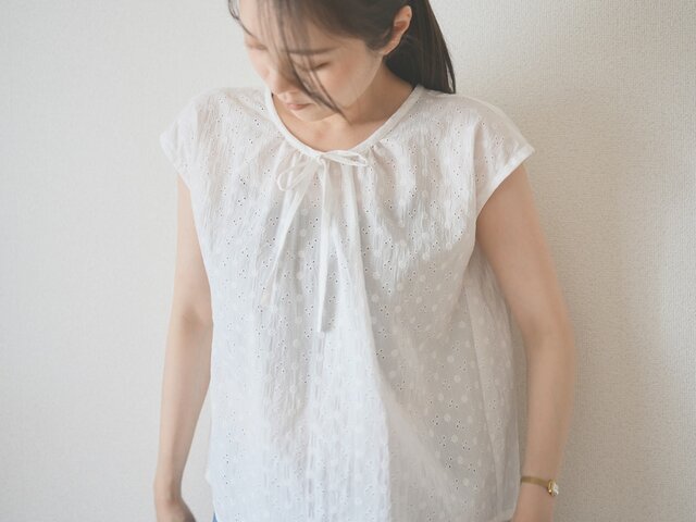コットンレースのフレンチブラウス 白 No.303 | iichi 日々の暮らしを心地よくするハンドメイドやアンティークのマーケットプレイス